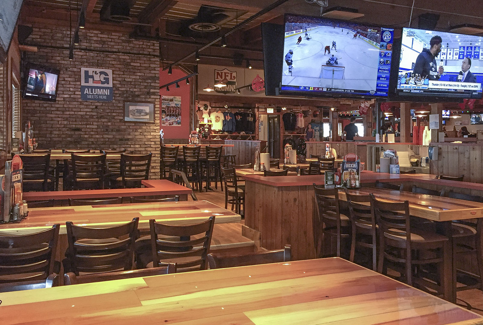Grilli Construction: Hooters Restaurant Downers Grove Interior Renovations